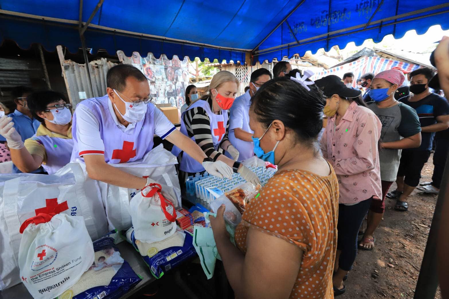 The Thai Red Cross Society Urgently Helps COVID-19 Victims Nationwide ...