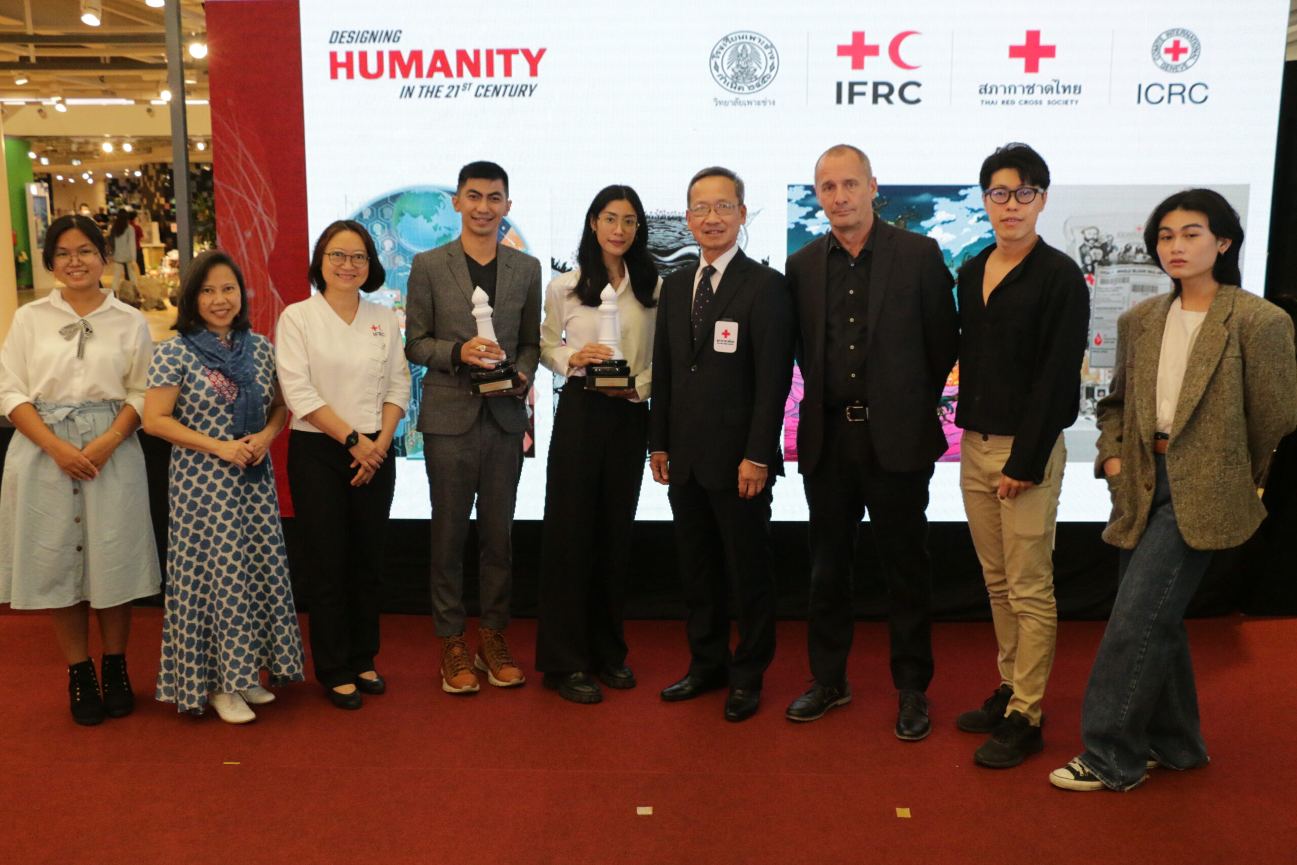 Humanitarian Art Exhibition of RCRC Movement in the 21 Century – เว็บไซต์สภากาชาดไทย (อังกฤษ)